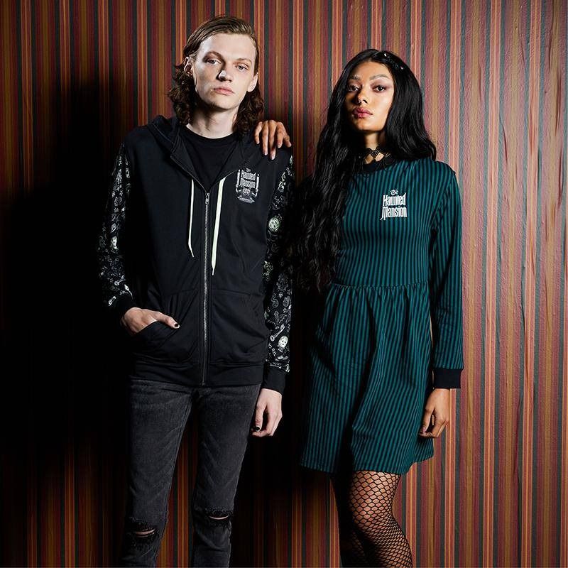 Hot Topic - Payment and delivery information.